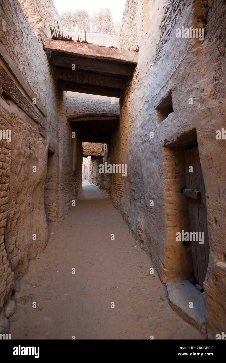 Old Town El Qasr in Dakhla Oasis, Libyan Desert, Egypt Stock Photo - Alamy