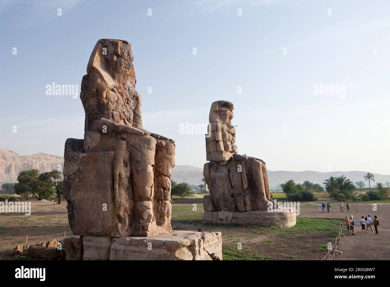 Colossi of Memnon, Luxor, Egypt Stock Photo - Alamy Colossi of Memnon, Luxor, Egypt Stock Photo - Alamy