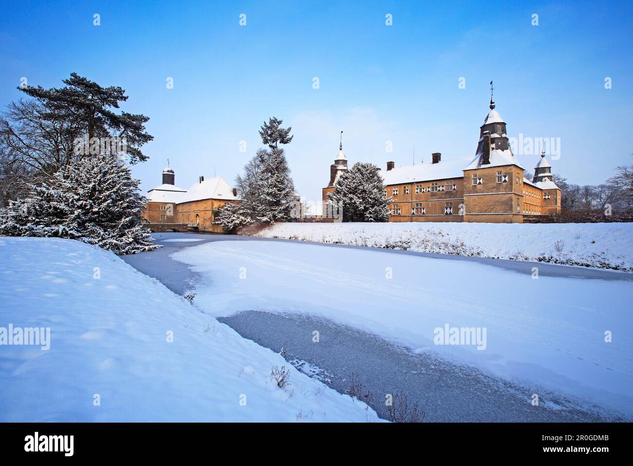 Westerwinkel moated castle, near Ascheberg, Muensterland, North Rhine ...