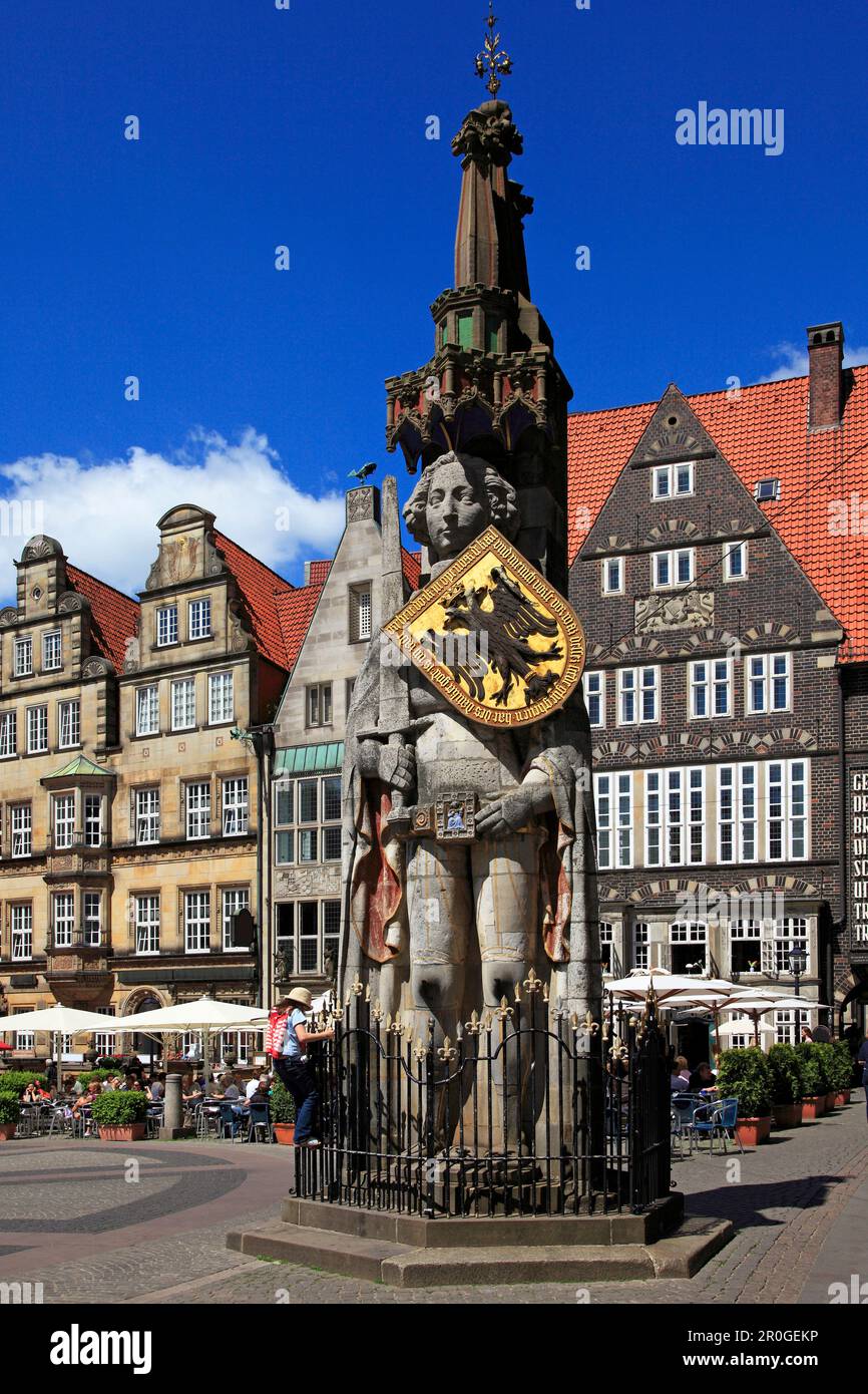 Statue of Roland in front of historical houses at the market square ...