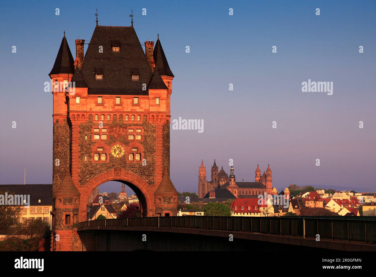 Nibelungen bridge worms hi-res stock photography and images - Alamy