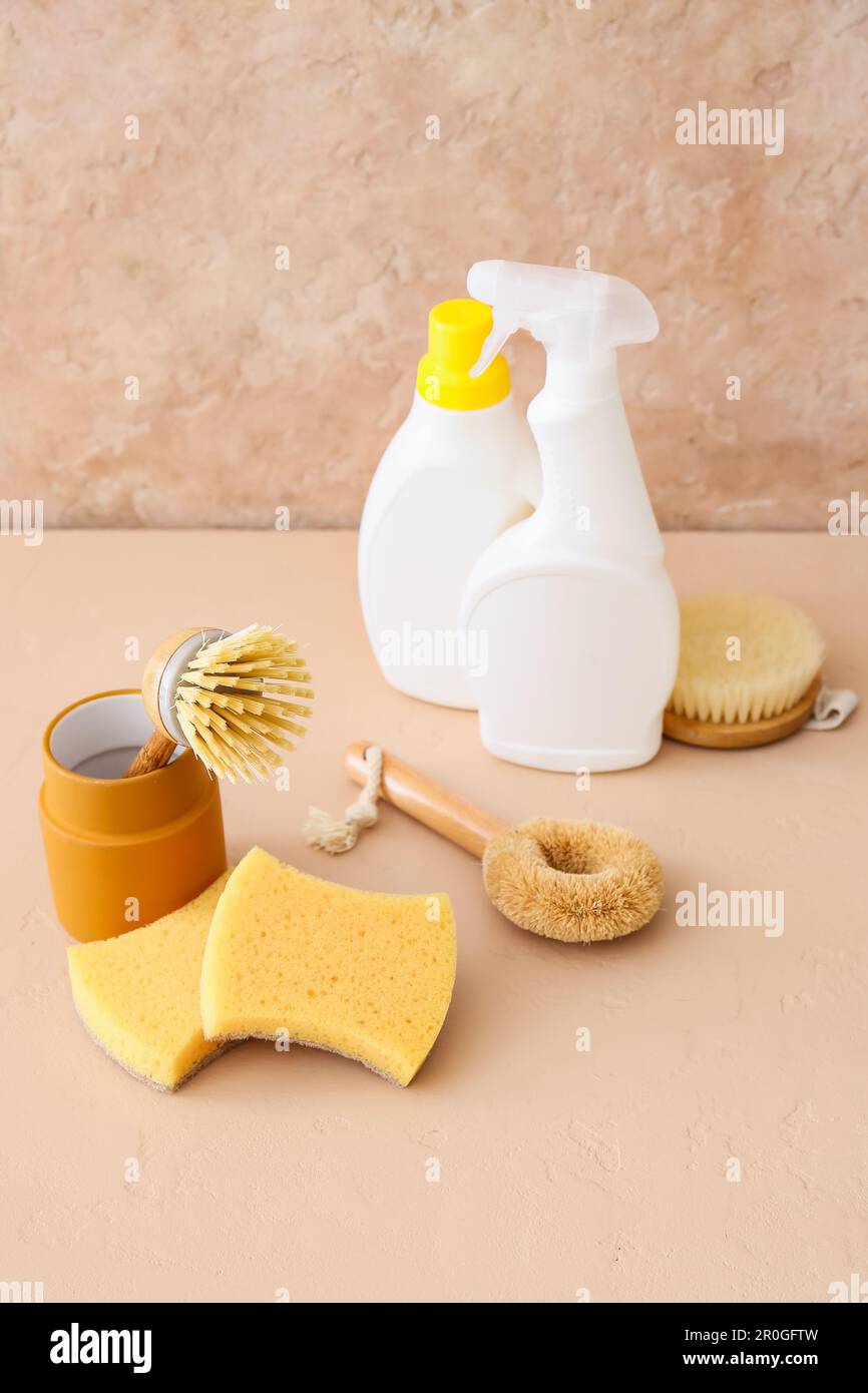 Set of natural cleaning supplies on beige background Stock Photo - Alamy
