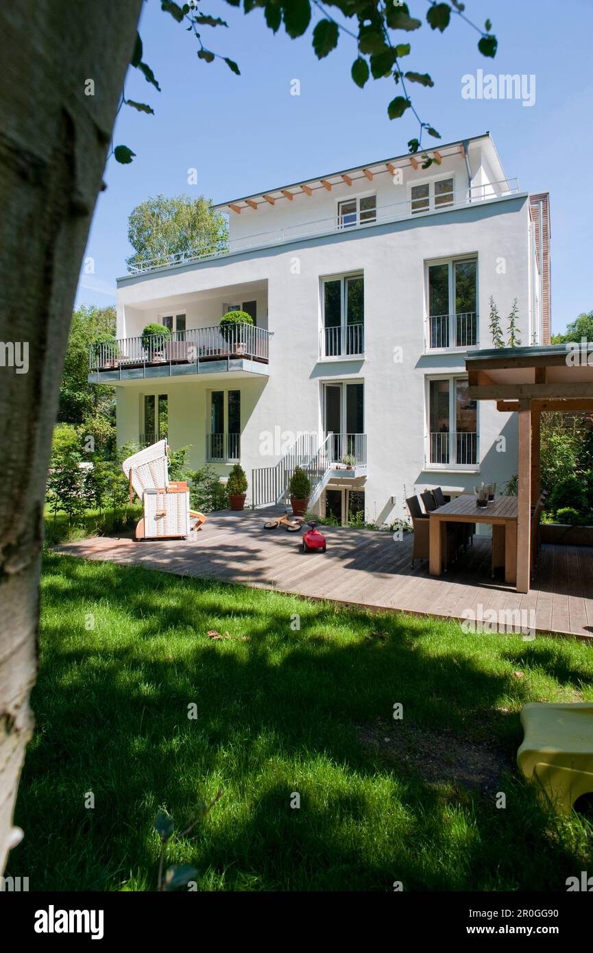 Hamburg outdoor terrace hi-res stock photography and images - Alamy