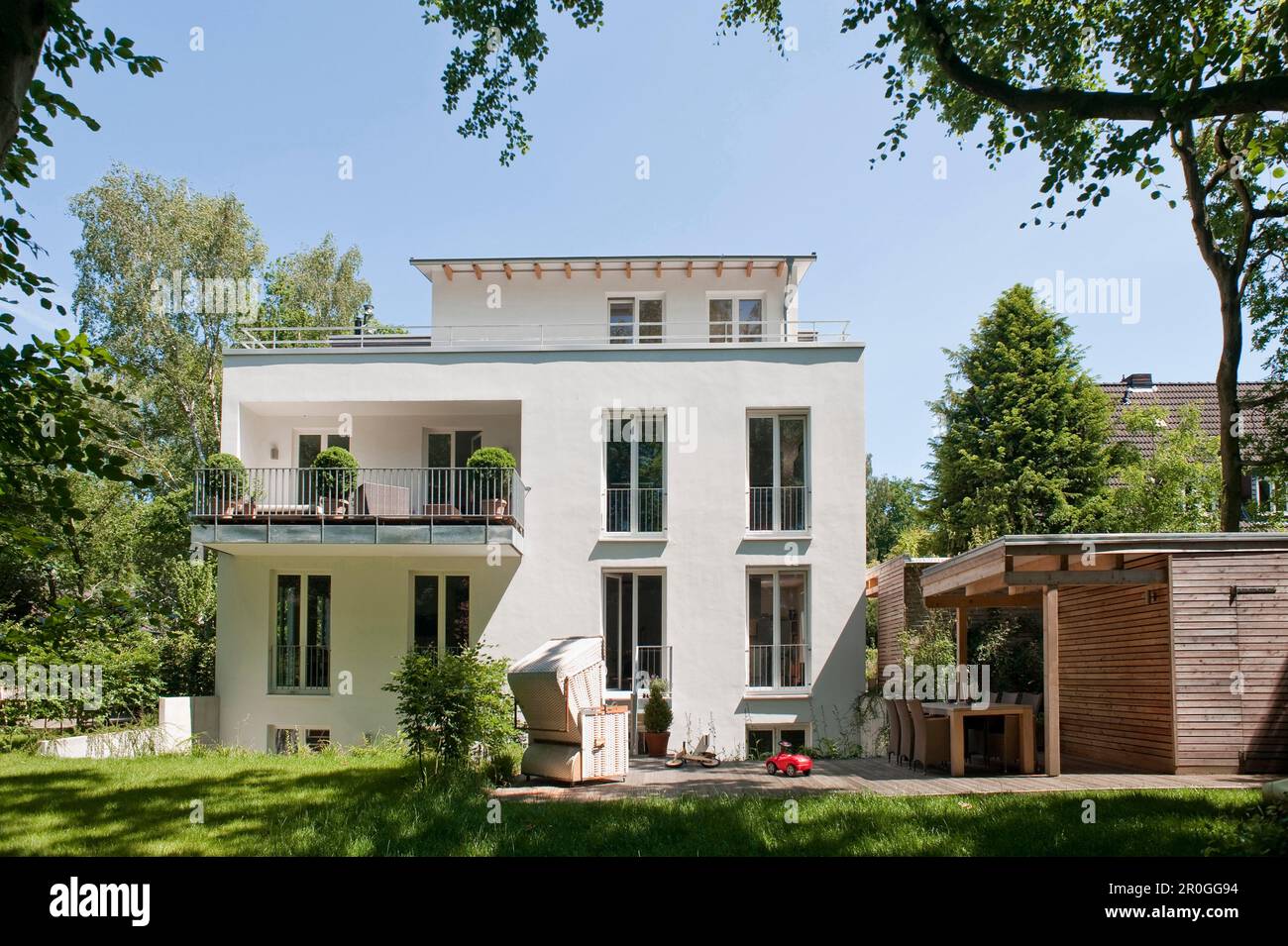 Hamburg outdoor terrace hi-res stock photography and images - Alamy