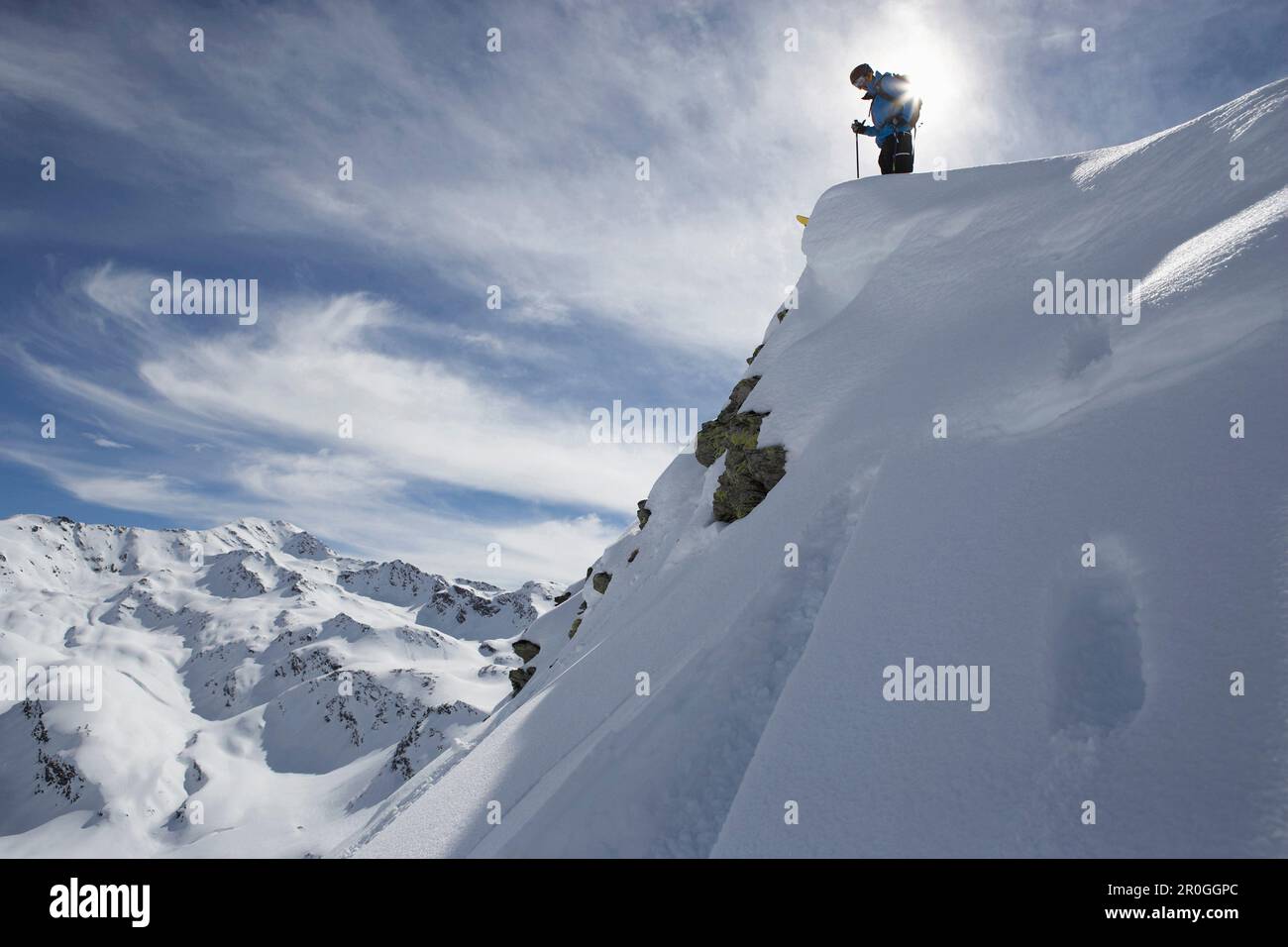 Cornice profile hi-res stock photography and images - Alamy