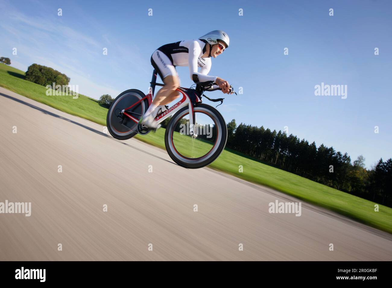 Side view photo cyclist hi-res stock photography and images - Alamy