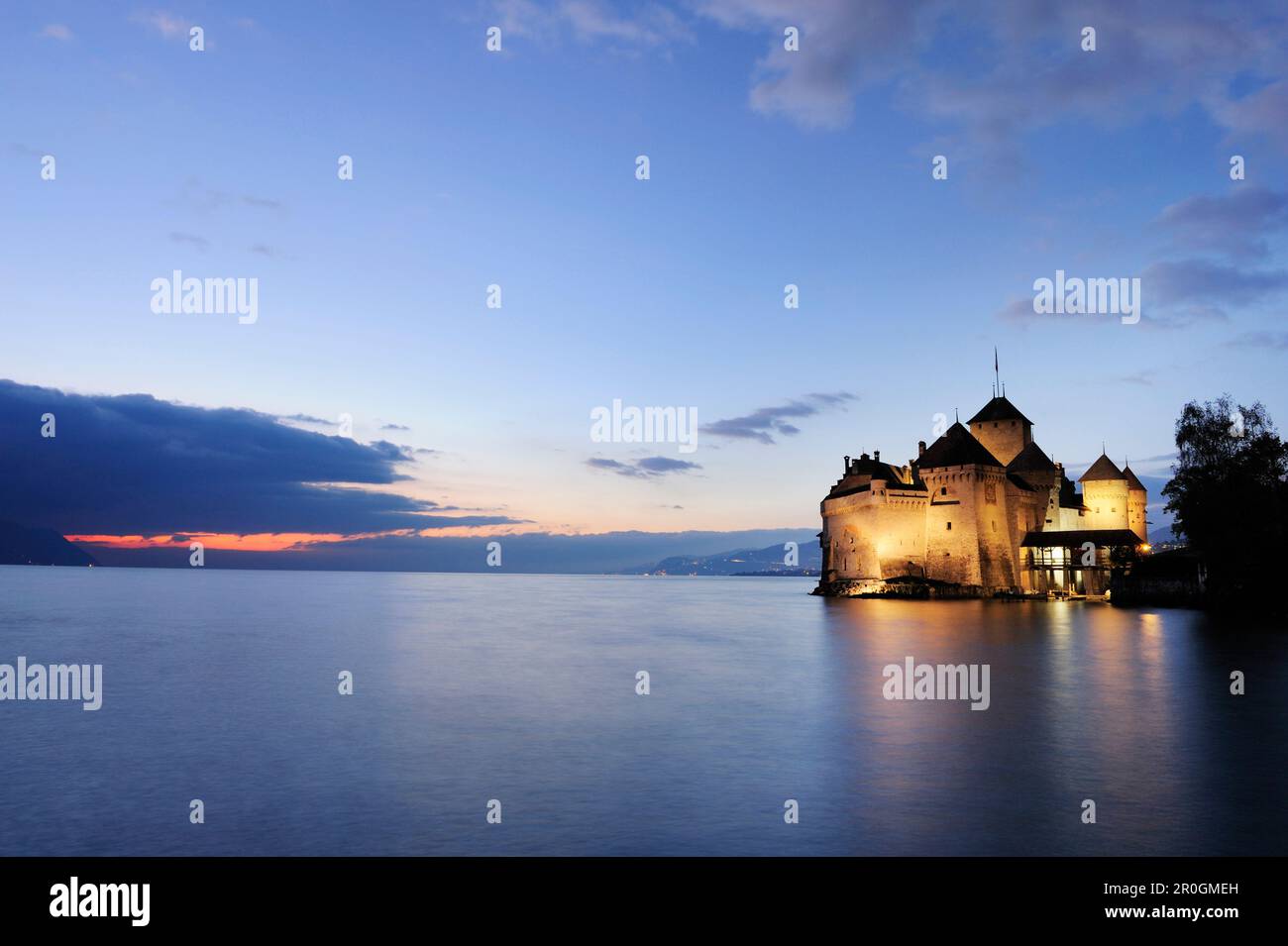 Illuminated castle Chillon at lake Geneva in the evening, lake Geneva ...