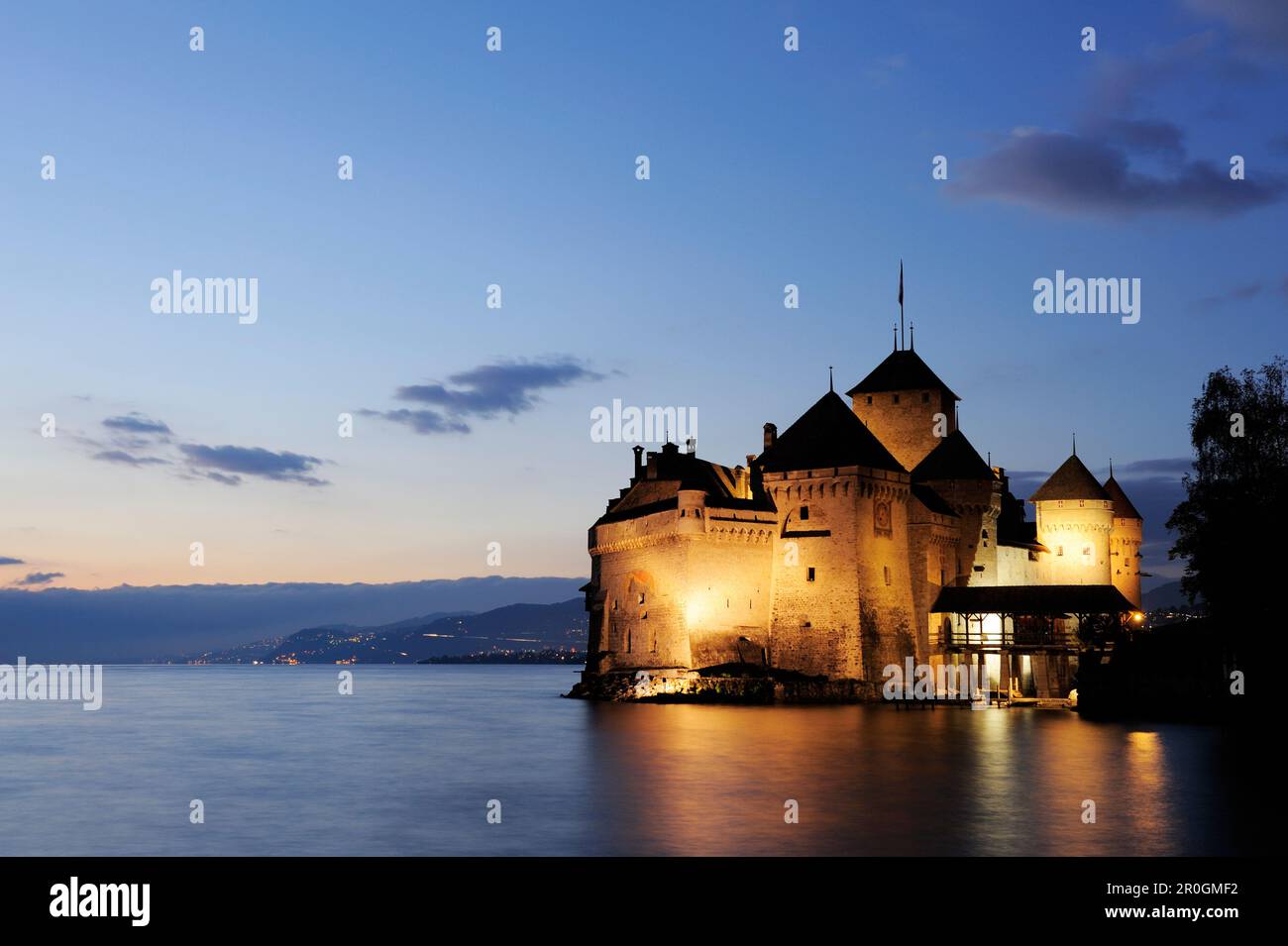 Illuminated castle Chillon at lake Geneva in the evening, lake Geneva ...