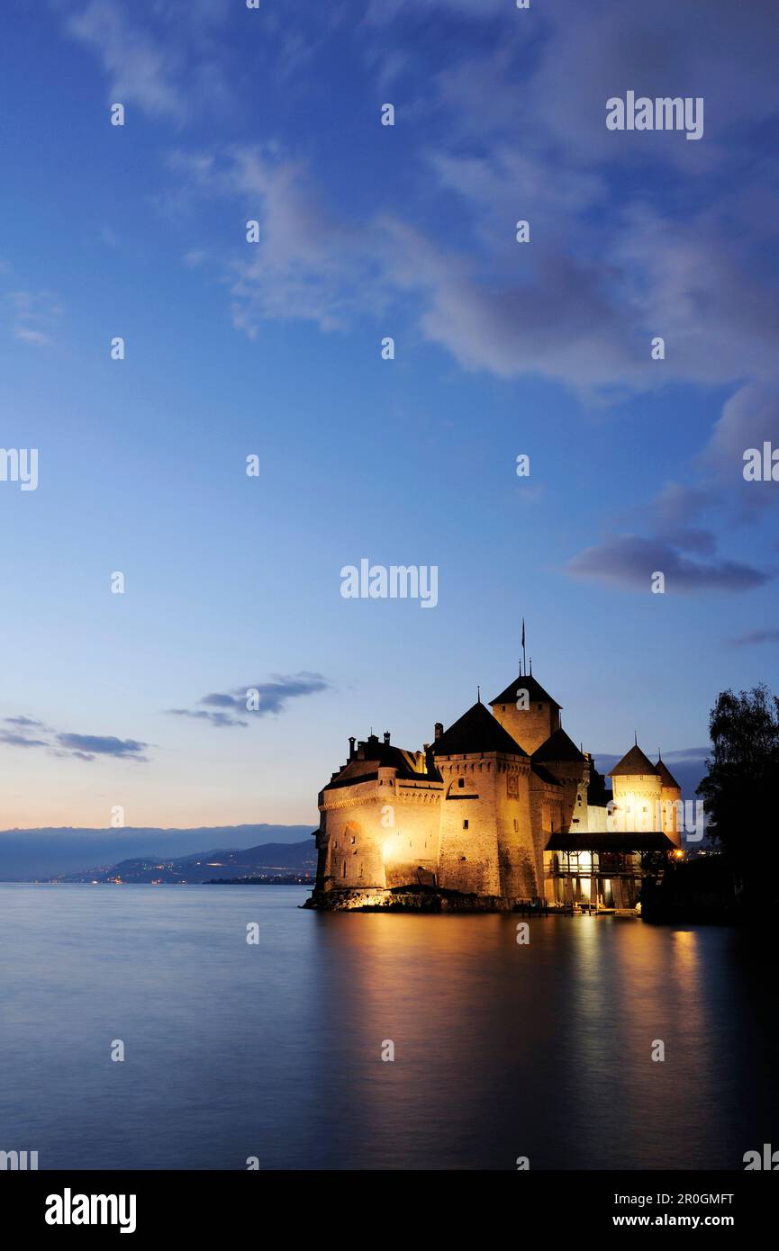 Illuminated castle Chillon at lake Geneva in the evening, lake Geneva ...