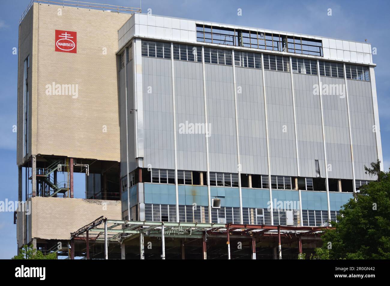 Outside view of Nabisco building following the announcement of the ...