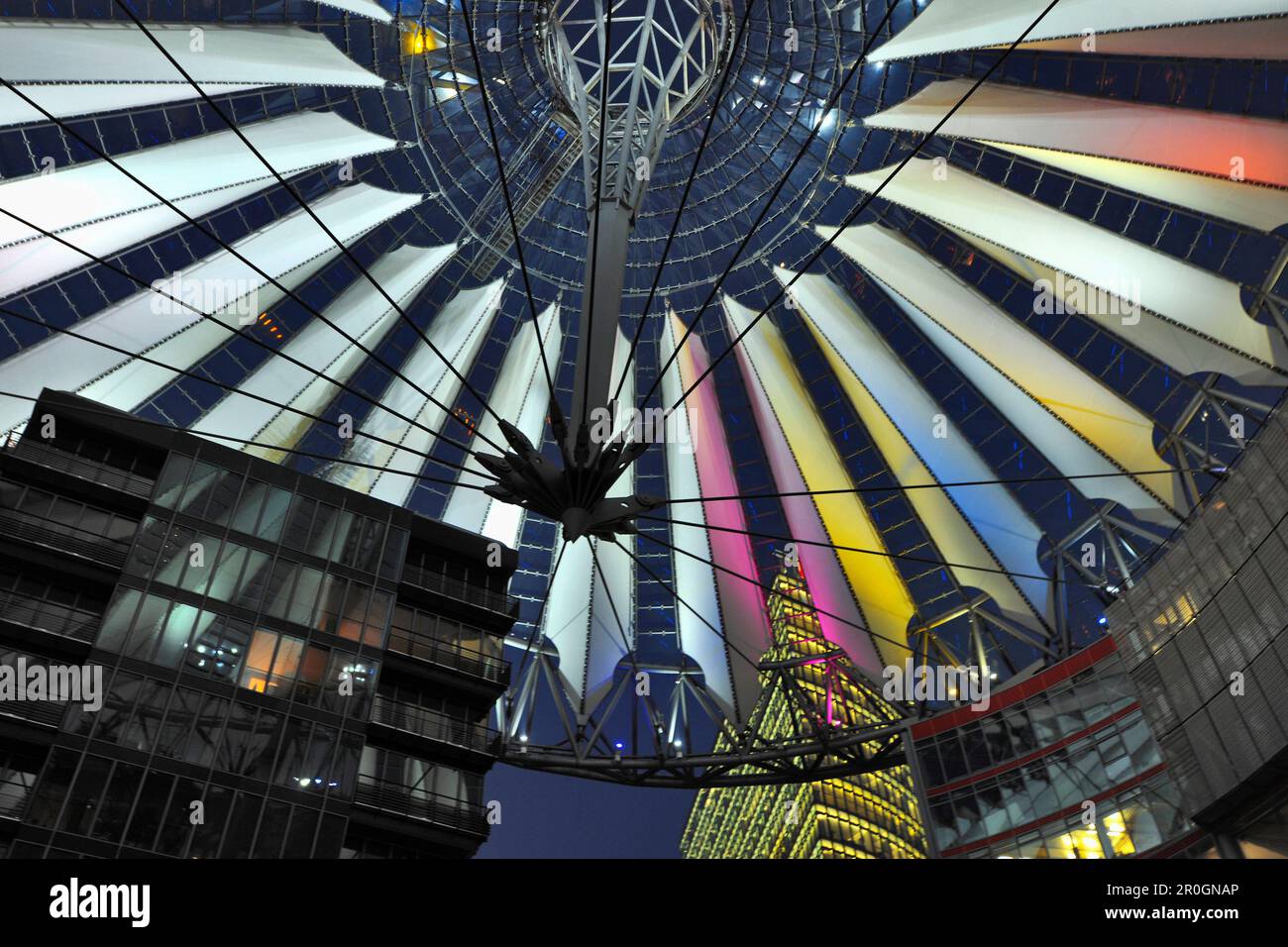 Pavilion roof above central forum, Sony Center, Potsdamer Platz, Berlin ...