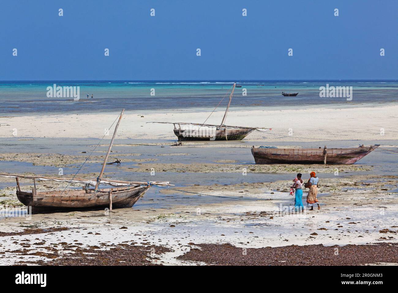 Tanzania zanzibar nungwi boats hi-res stock photography and images - Alamy
