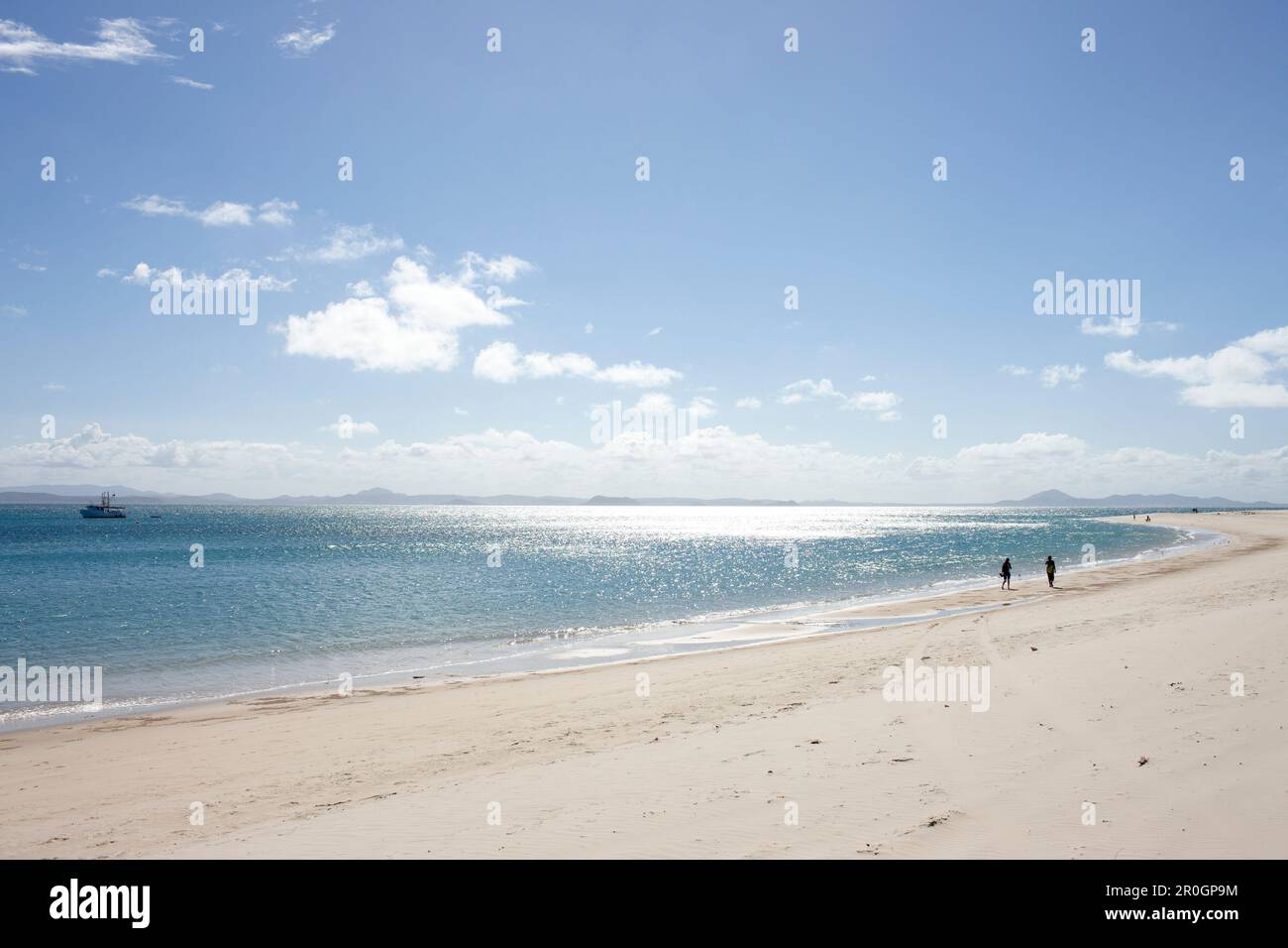 Long beach, southern Great Keppel Island, Great Barrier Reef Marine ...