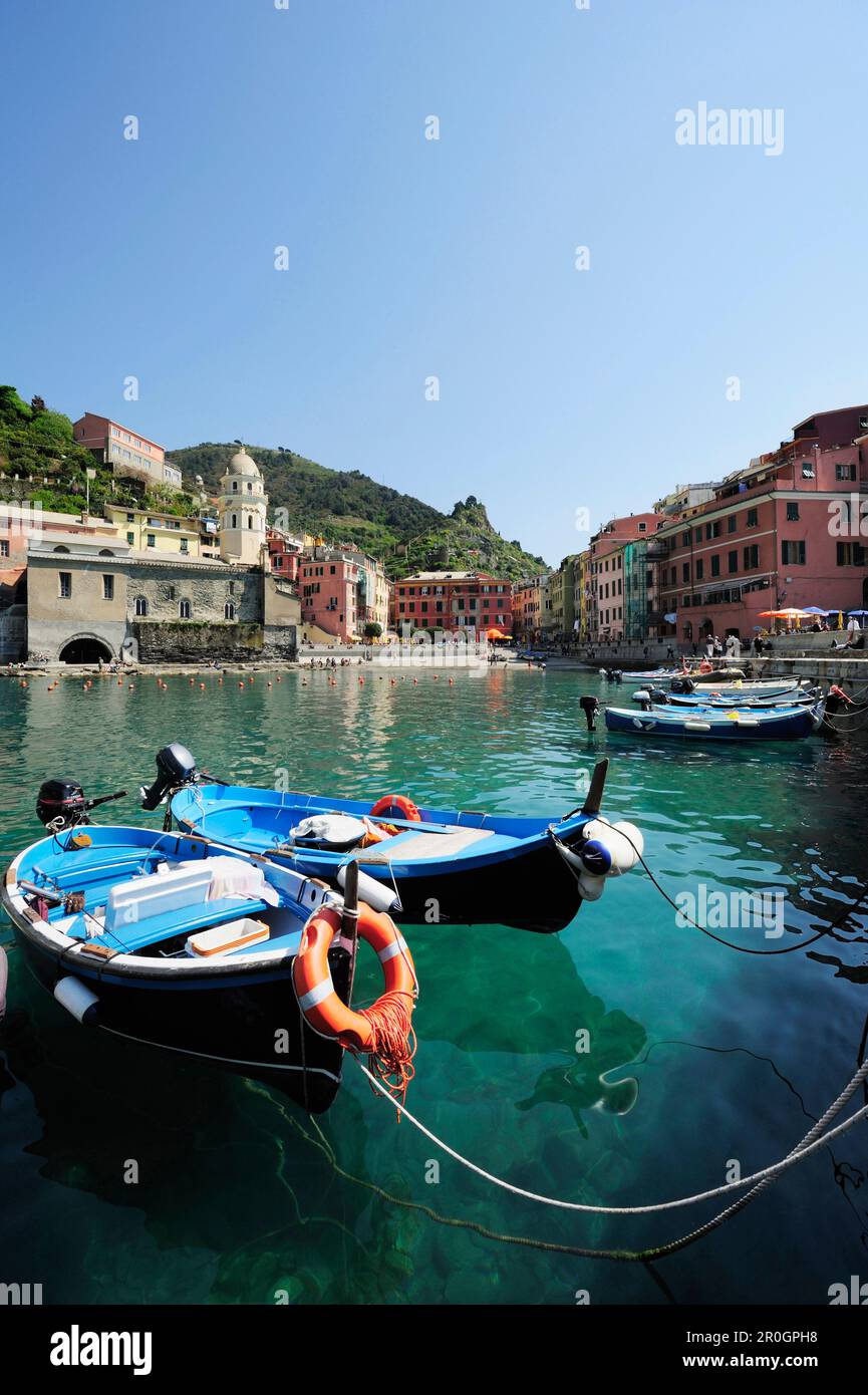Cinque terre italy coast boats hi-res stock photography and images - Alamy