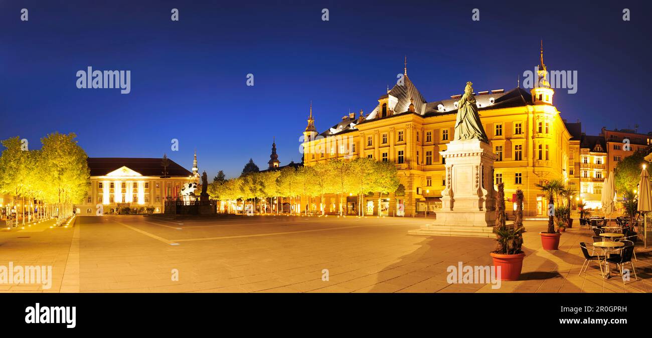 Panorama of main square Neuer Platz with city hall, Lindwurm fountain ...
