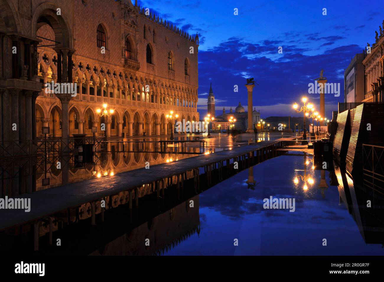 Pillar symbolism hi-res stock photography and images - Alamy