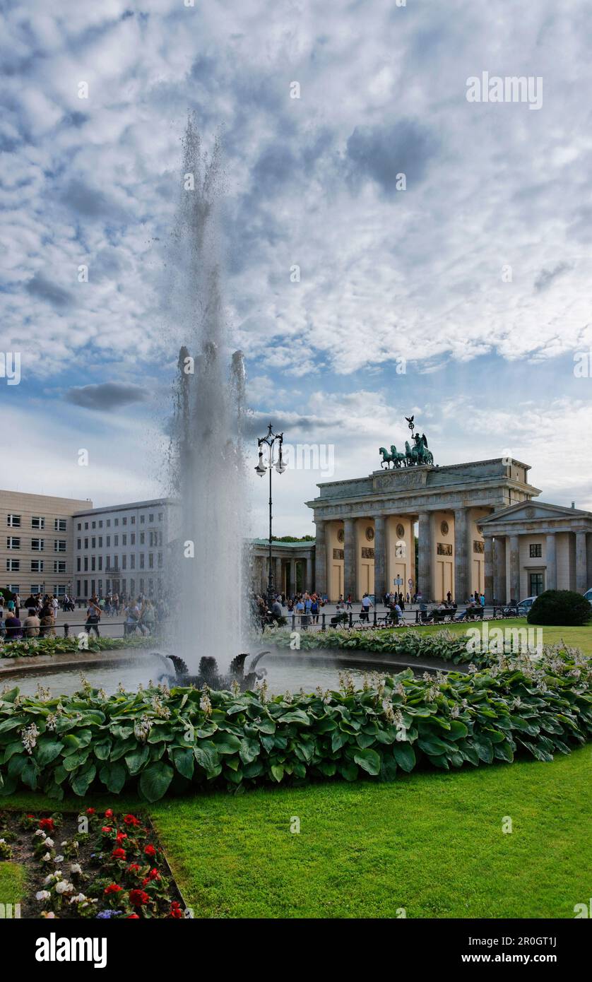 Memorial fountain details hi-res stock photography and images - Alamy