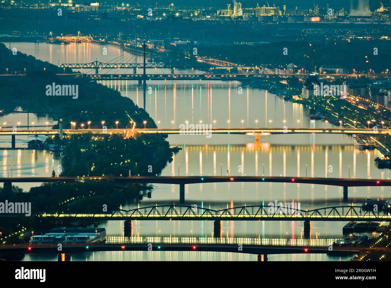 Vienna city night illuminated central hi-res stock photography and ...