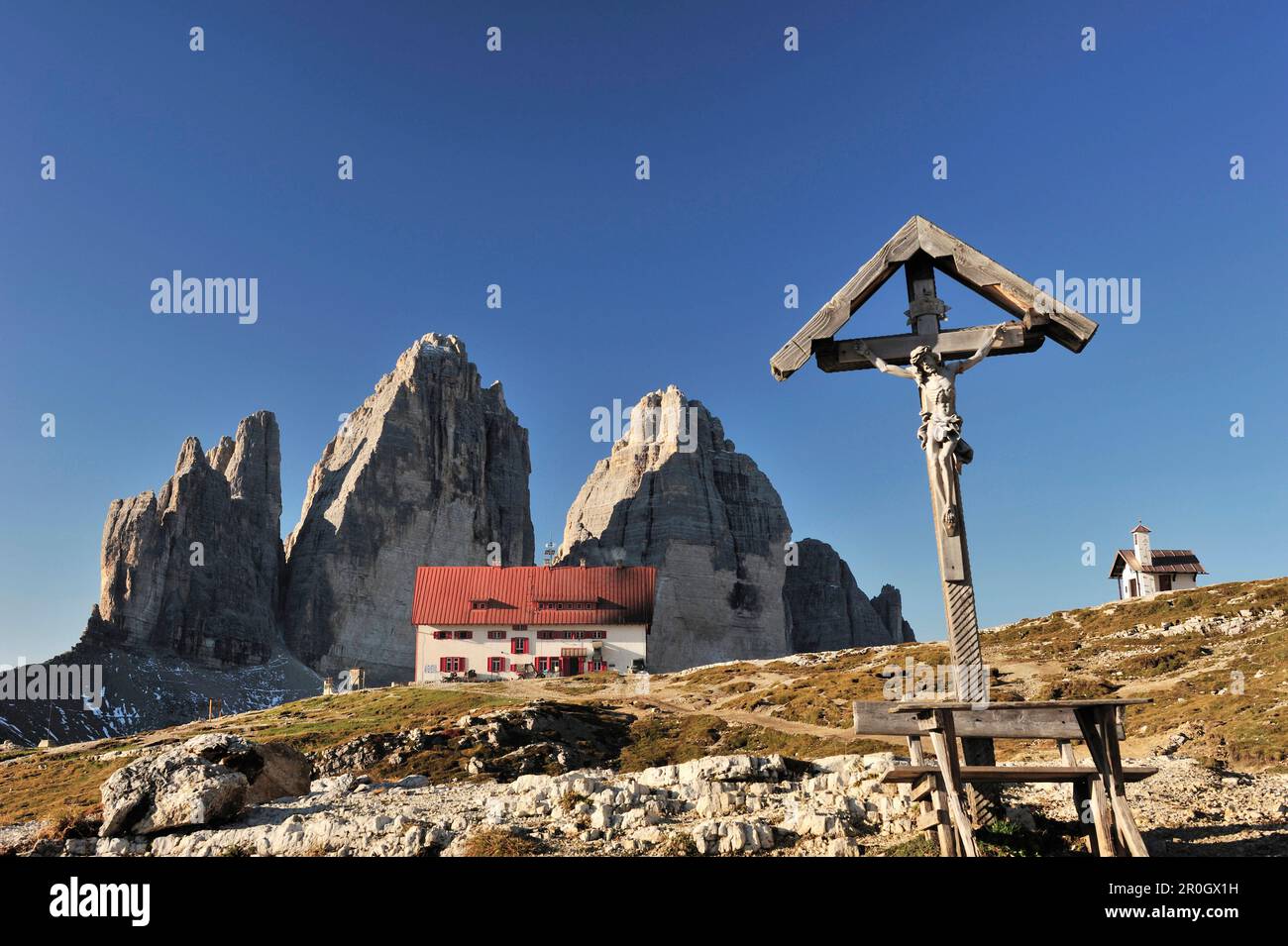 Hut Rifugio Locatelli, Drei-Zinnen-Huette, with Tre Cime di Lavaredo ...