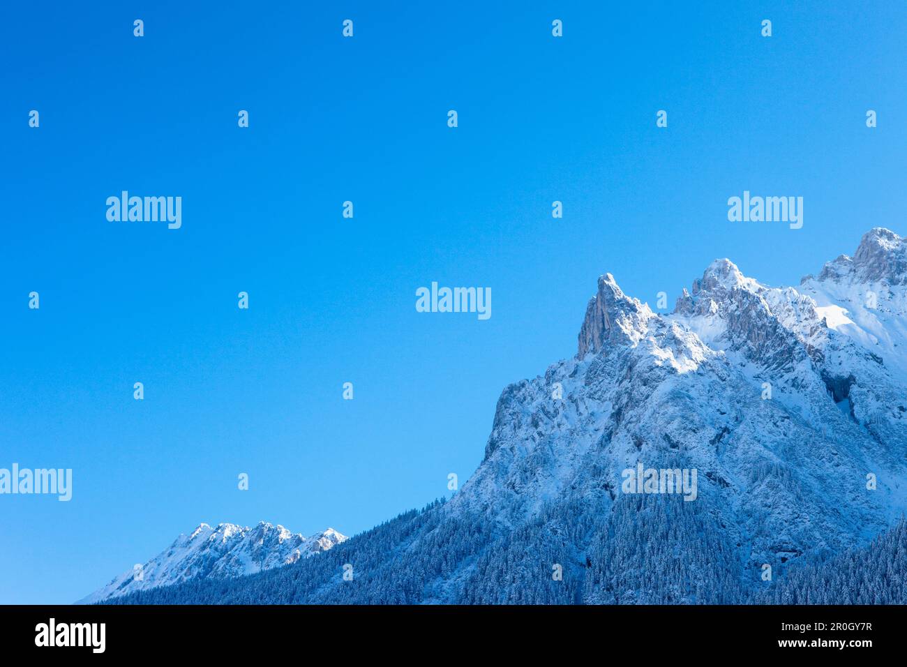 Snow covered mountain and peak at sunrise above the Westliche ...