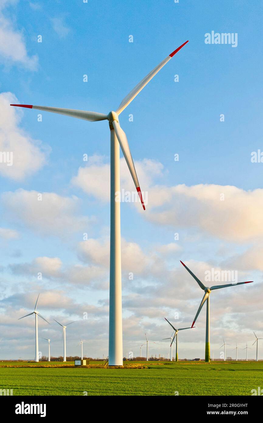 Countryside wind turbines on horizon hi-res stock photography and ...