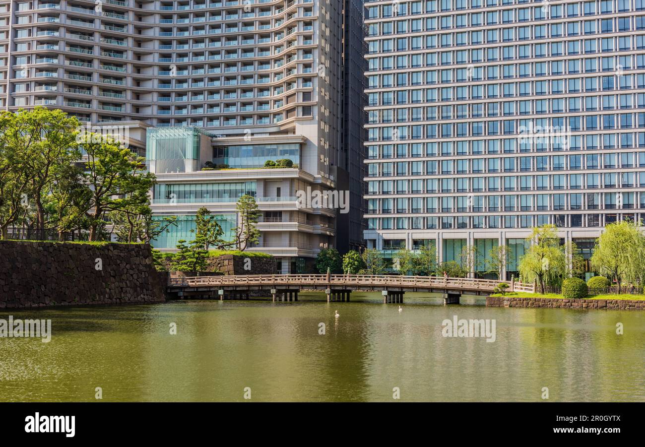 Bridge into Kokyo Gaien National Garden - Tokyo Stock Photo - Alamy