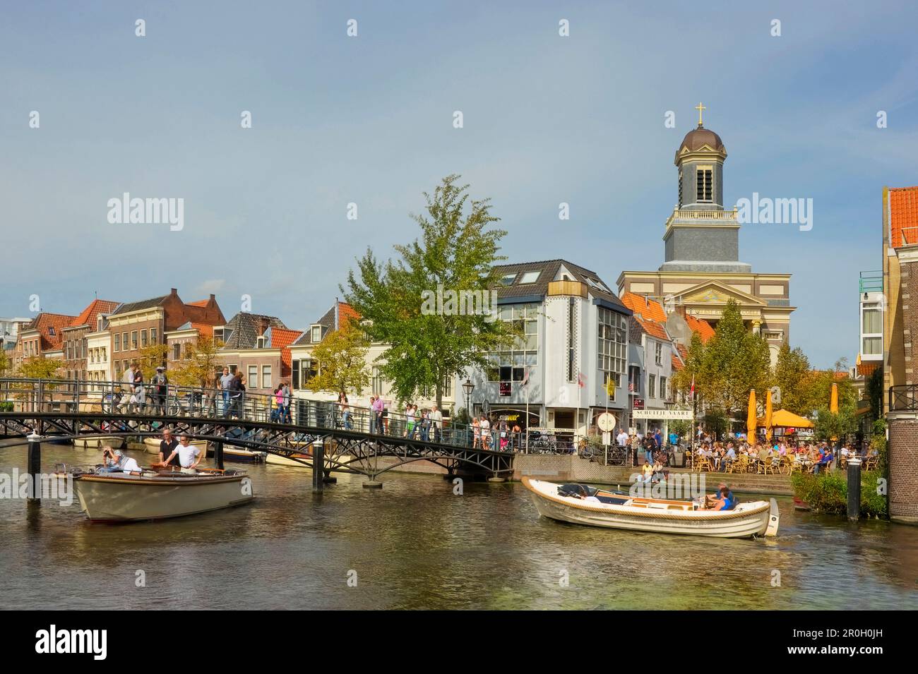 Town canal in the centre of Leiden, Leiden, South Holland, The ...