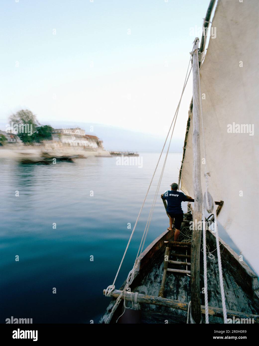 Old dhow cruise ships hi-res stock photography and images - Alamy