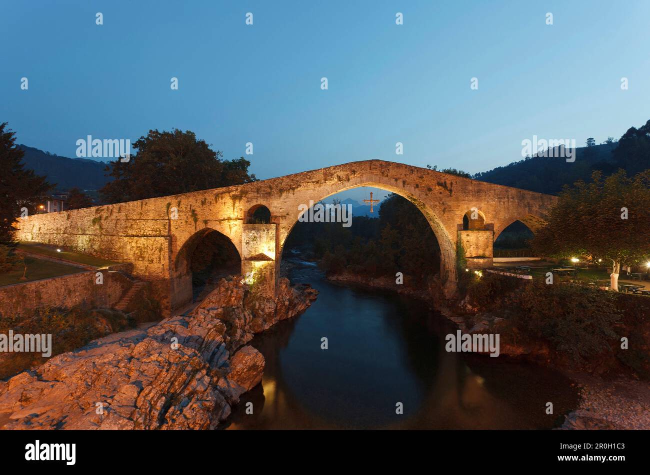 Puente Romano, bridge, Romanesque, Rio Sella, river, Cangas de Onis ...