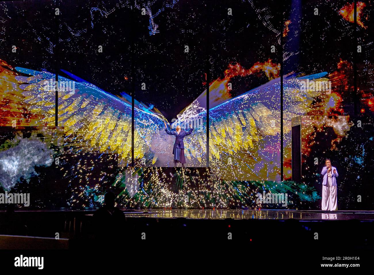 May 8, 2023: Ukrainian singer Alyosha and Rebecca Ferguson duet at the ...