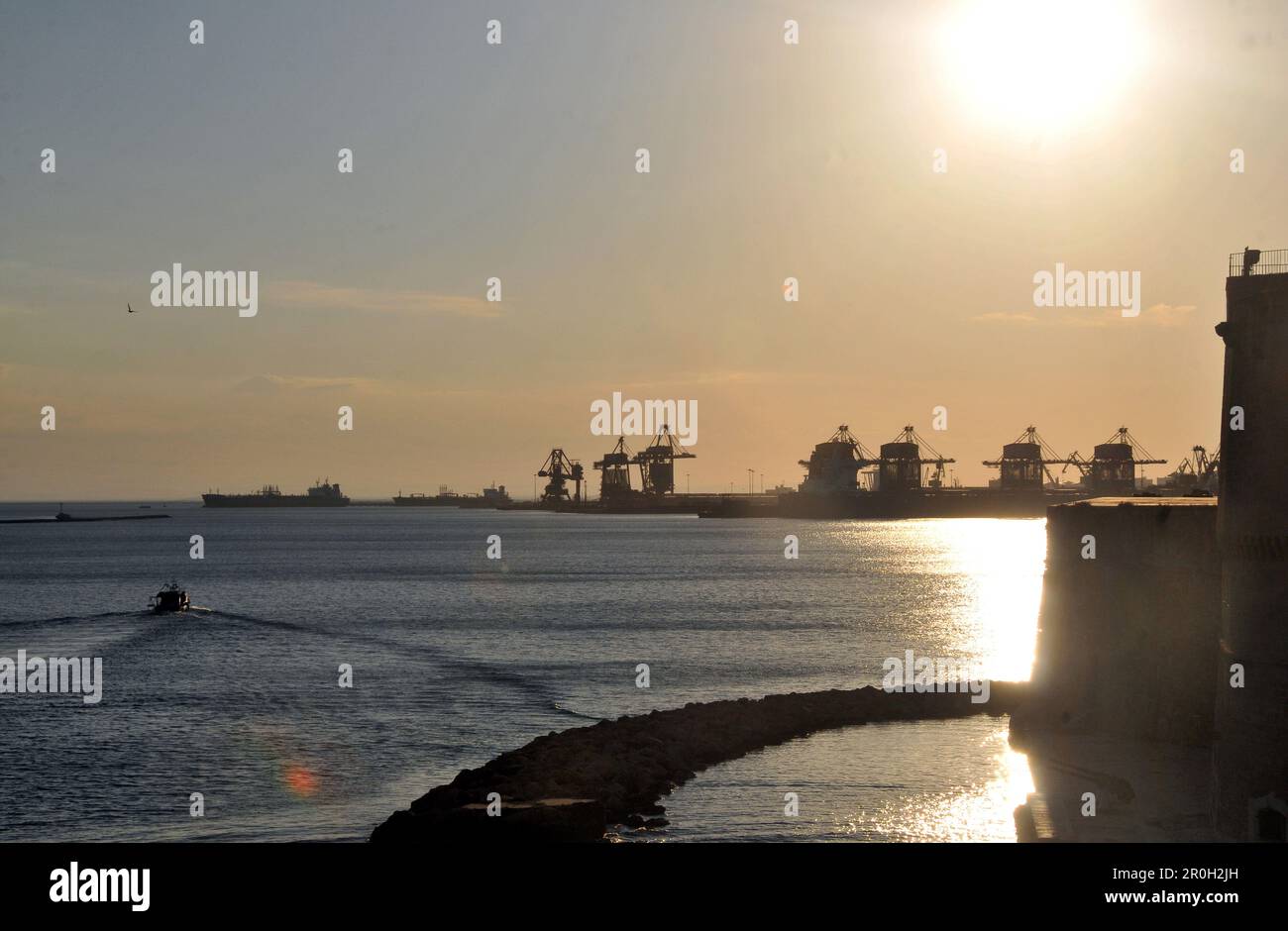 Taranto harbour hi-res stock photography and images - Alamy