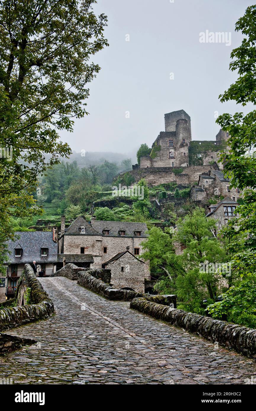 Bridge leading to Chateau de Belcaste, Belcastel, Aveyron, Midi ...
