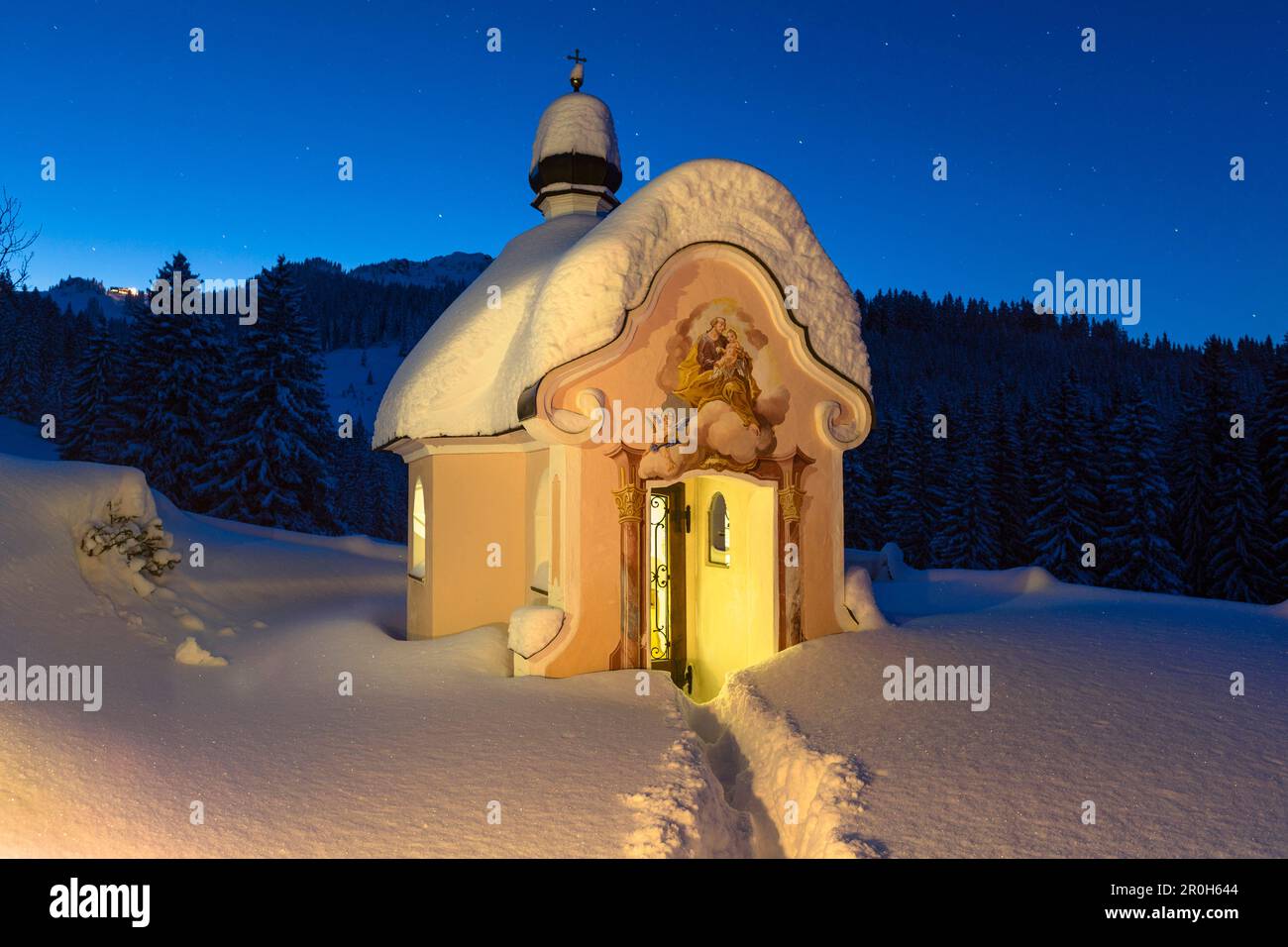 Chapel Maria Koenigin at lake Lautersee in winter with starry sky ...