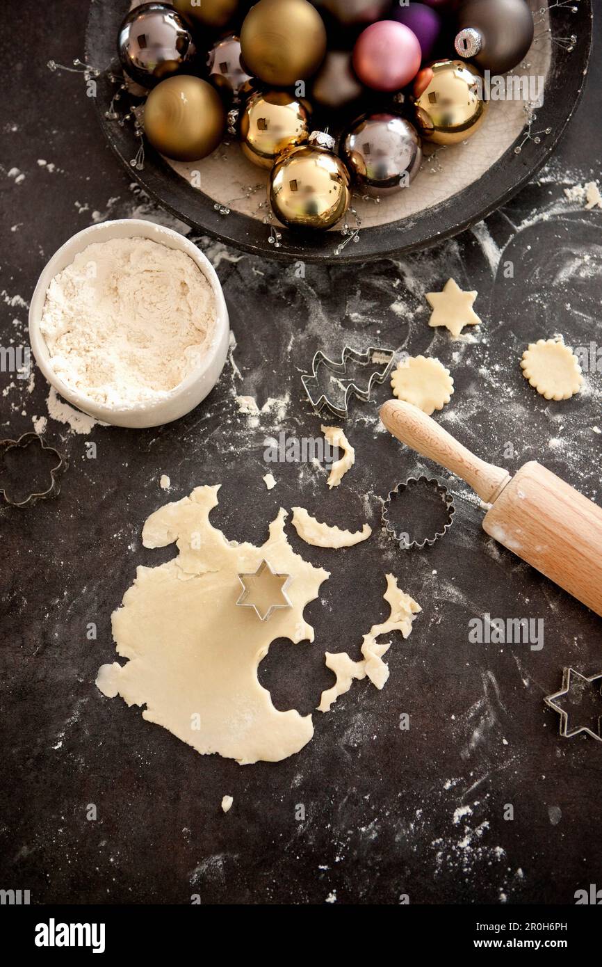 Forming cookies hi-res stock photography and images - Alamy