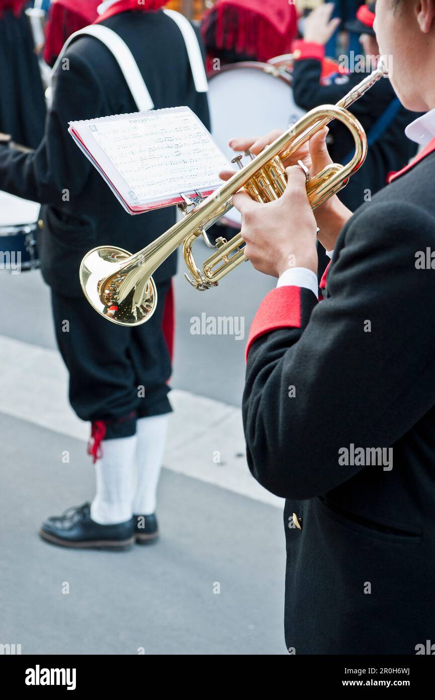 Profile view of musicians hi-res stock photography and images - Alamy