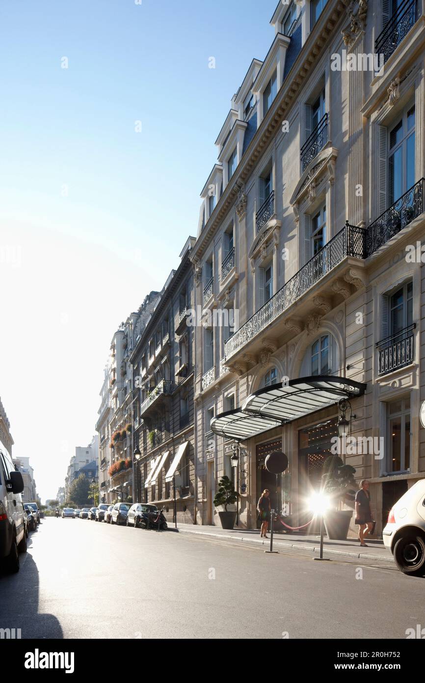 Person window view paris hi-res stock photography and images - Alamy