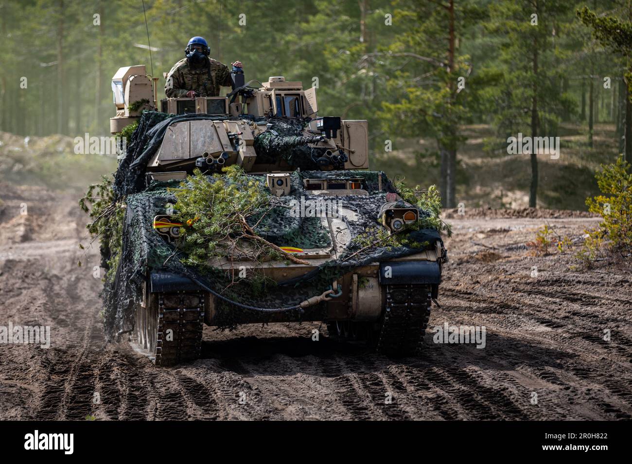 U.S. Soldiers assigned to the 2nd Armored Brigade Combat Team, 1st ...