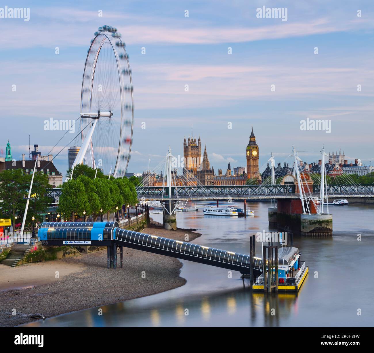 Big ben twilight tree hi-res stock photography and images - Alamy