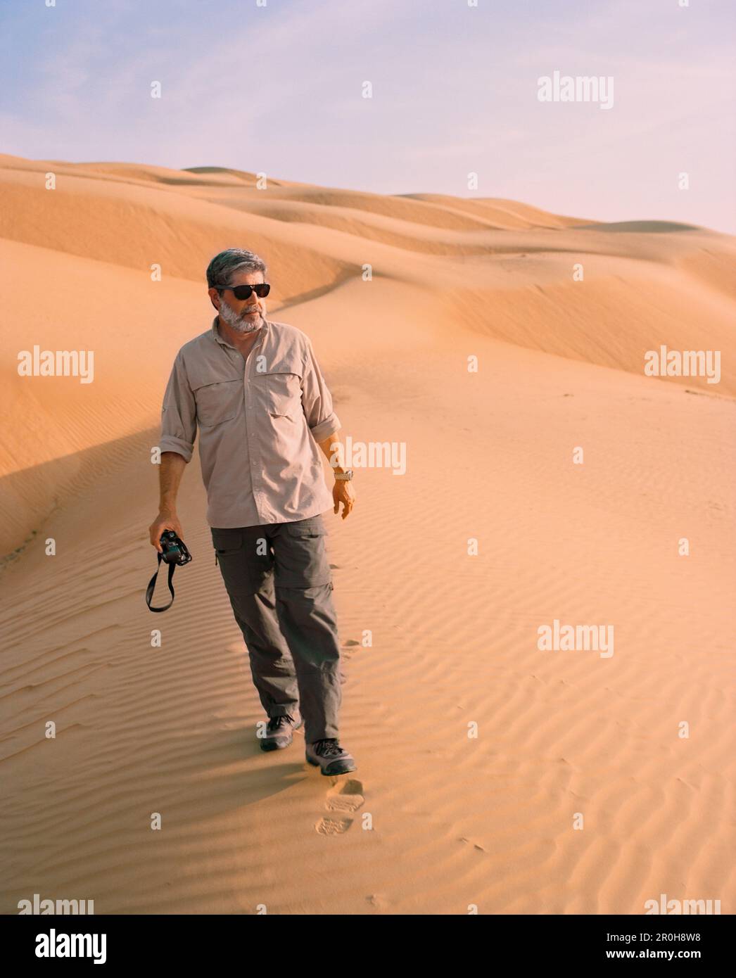 Walking in wahiba sands hi-res stock photography and images - Alamy