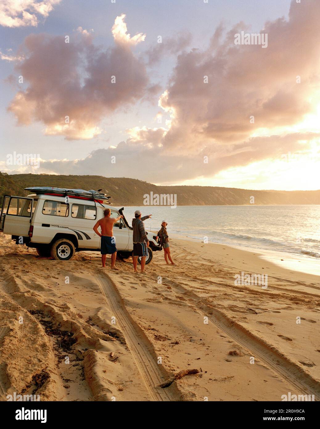 AUSTRALIA, Queensland, Noosa Heads, surfers explore 40 mile beach to ...