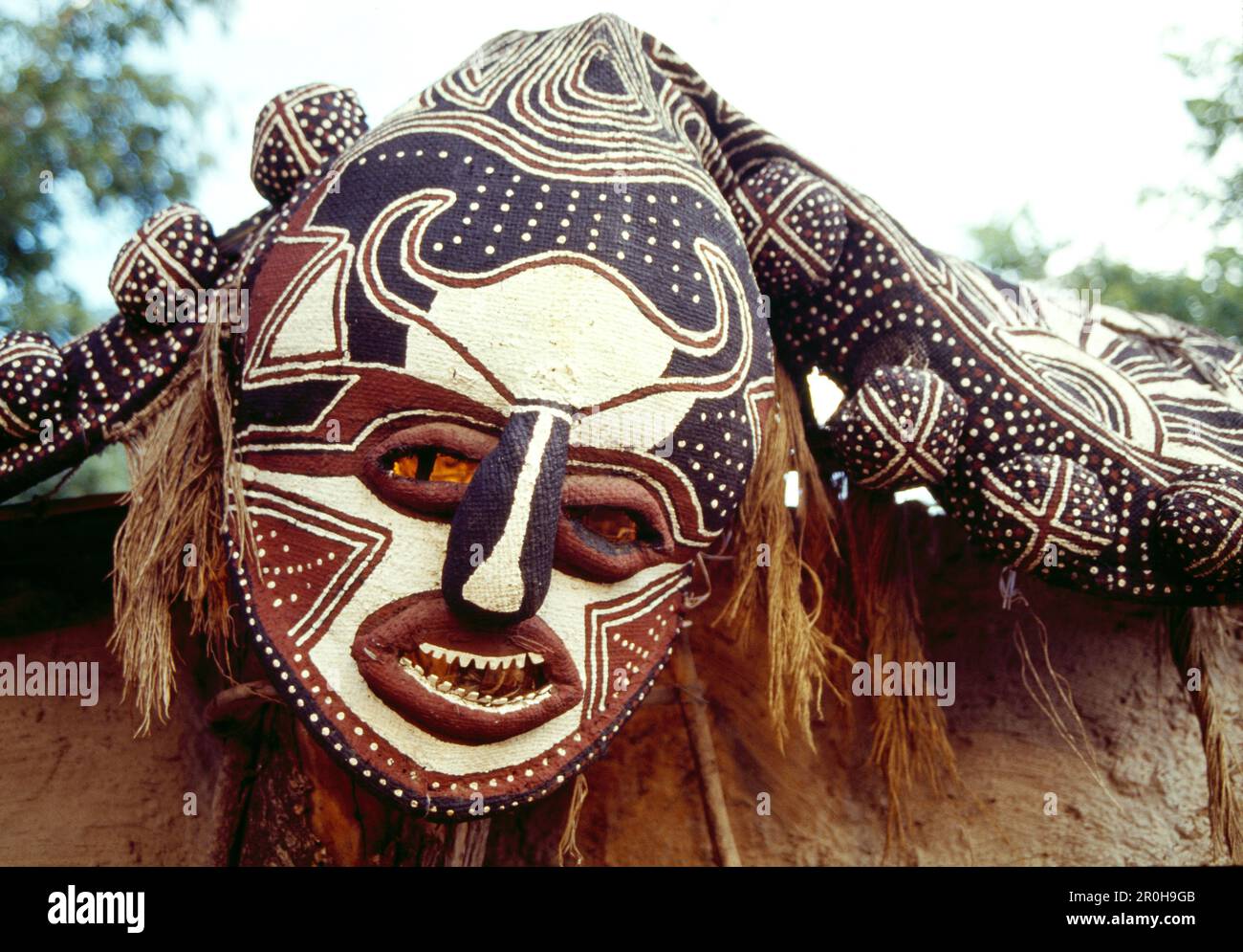 Ceremonial mask hi-res stock photography and images - Alamy