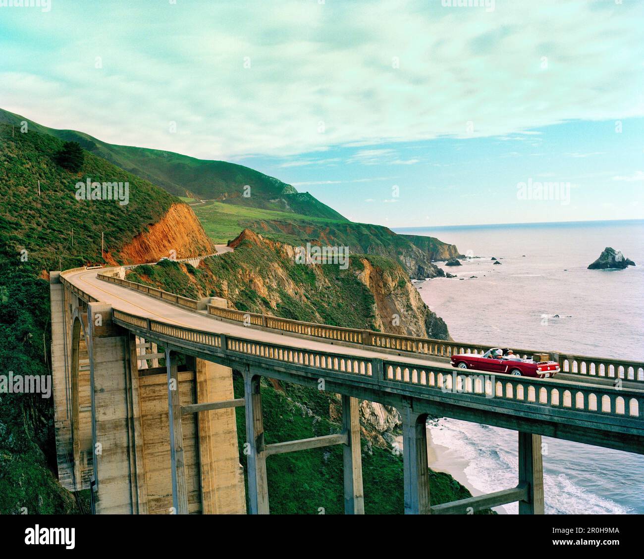 Mustang car bridge america hi-res stock photography and images - Alamy
