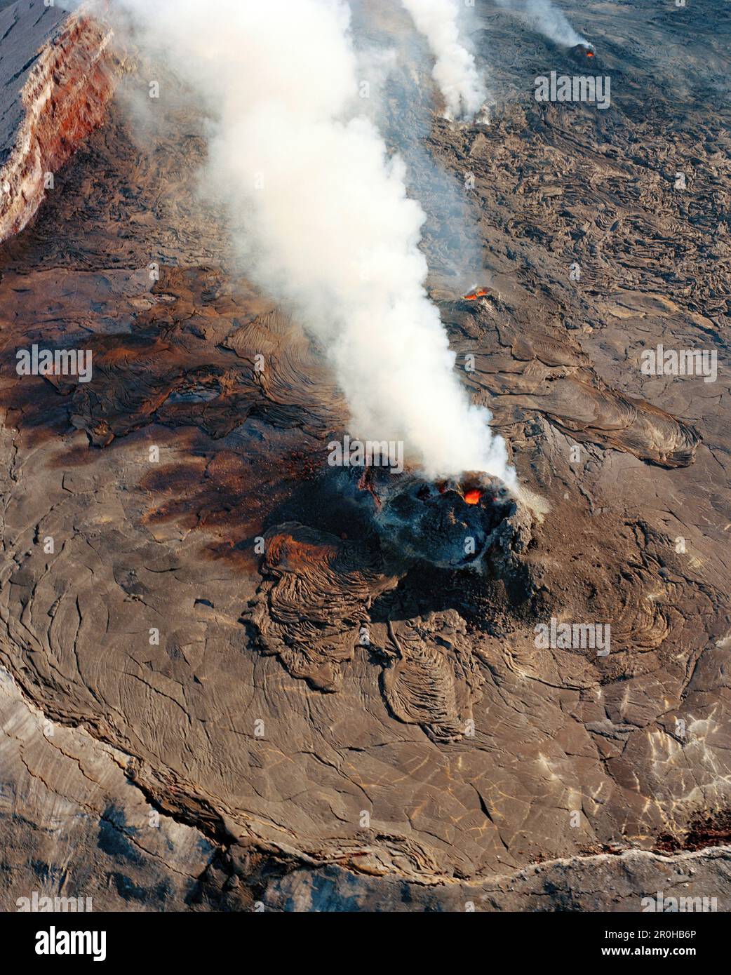 Aerial hawaii volcanoes national park hi-res stock photography and ...