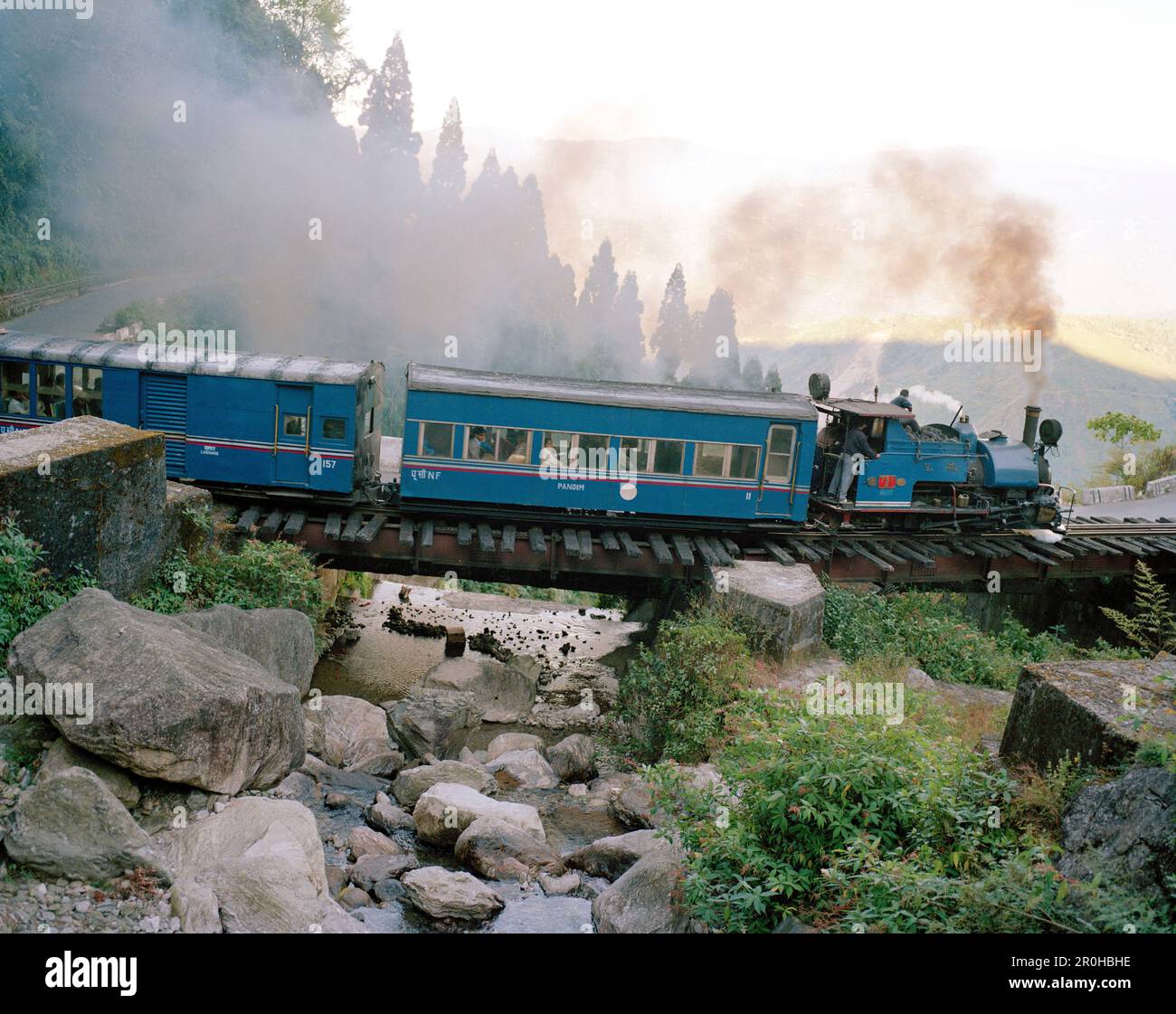 Darjeeling himalayan railway hi-res stock photography and images - Alamy