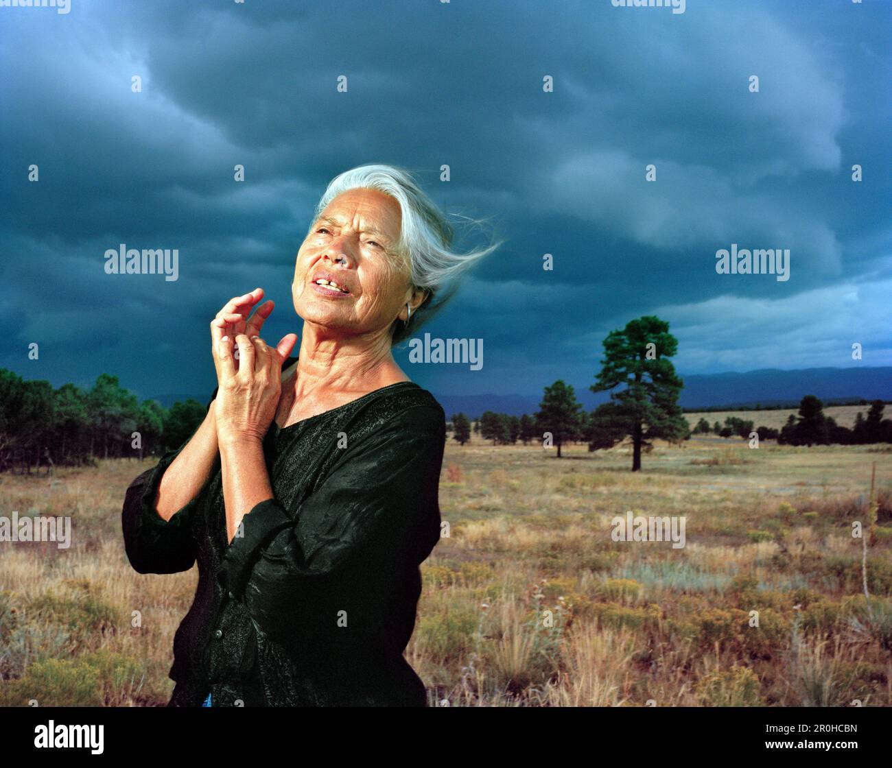 Woman native american stand hi-res stock photography and images - Alamy