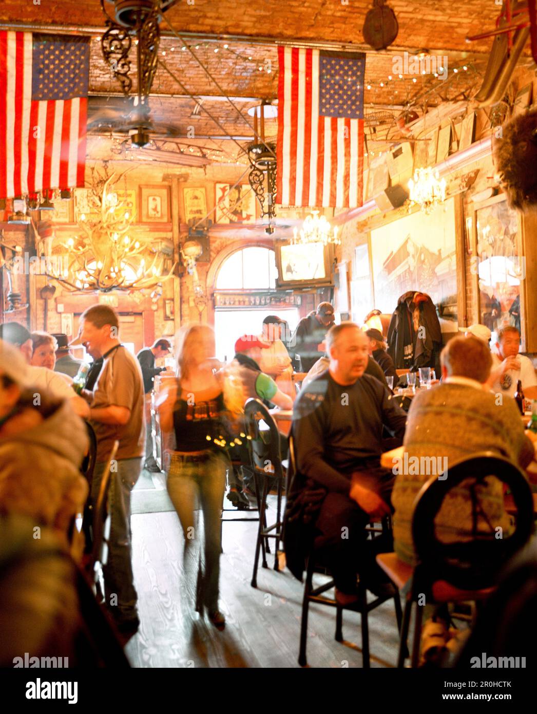 Socializing s hi-res stock photography and images - Alamy