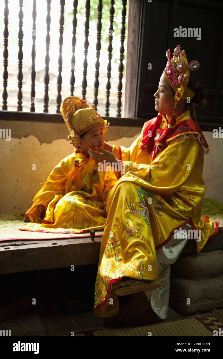 VIETNAM, Hue, Tu Duc Tomb, dancer Ms. Nguyen Ngoc Thien and her son ...