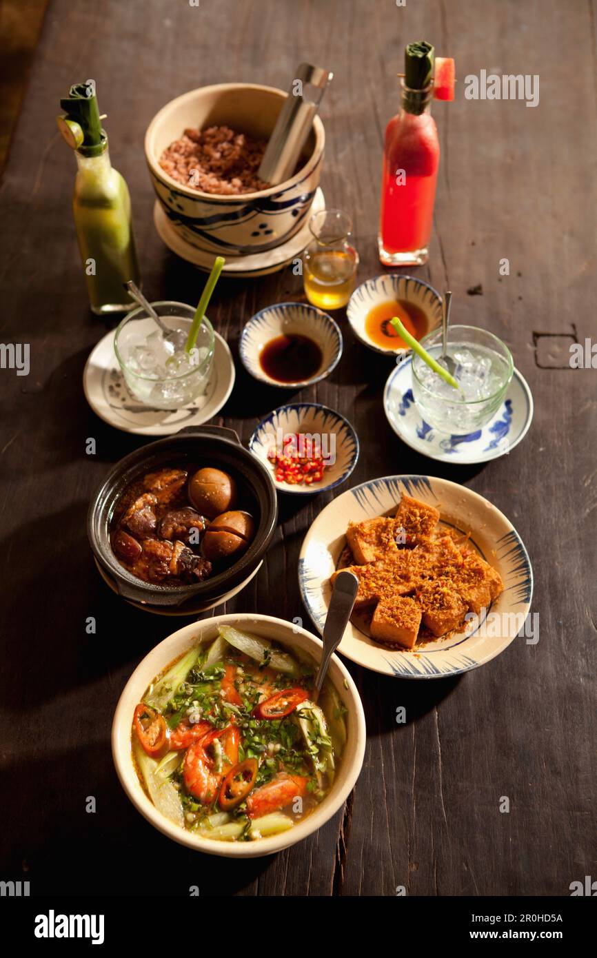 VIETNAM, Saigon, Cuc Gach Quan restaurant in District 1, traditional ...