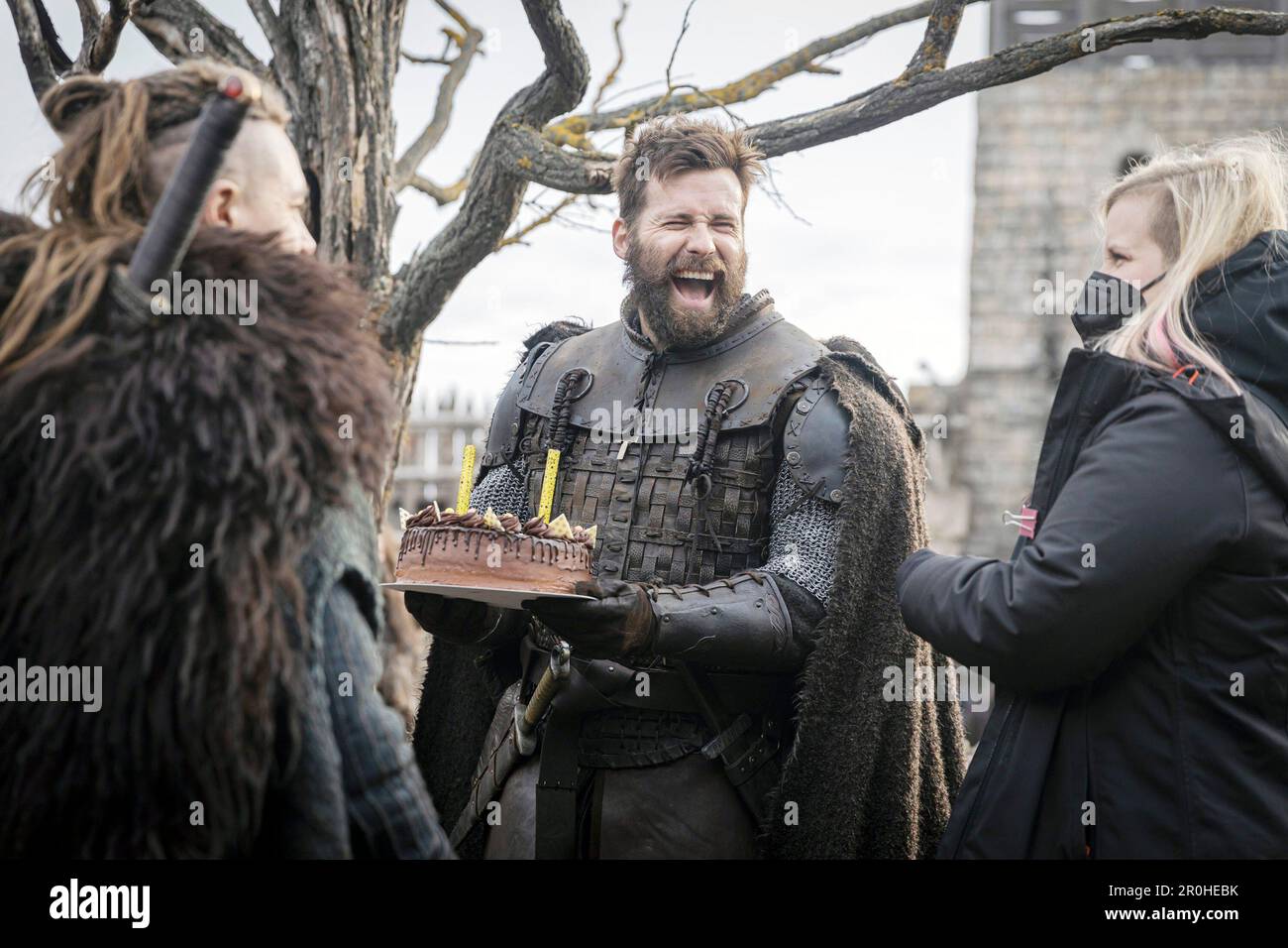 THE LAST KINGDOM: SEVEN KINGS MUST DIE, Alexander Dreymon (left), Mark ...