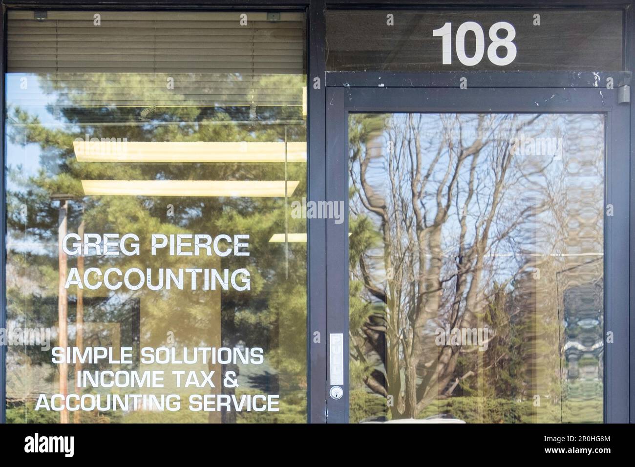 Businesses window hi-res stock photography and images - Alamy